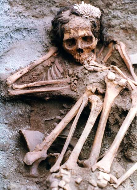 Inca cemetery holds brutal glimpses of Spanish violence
