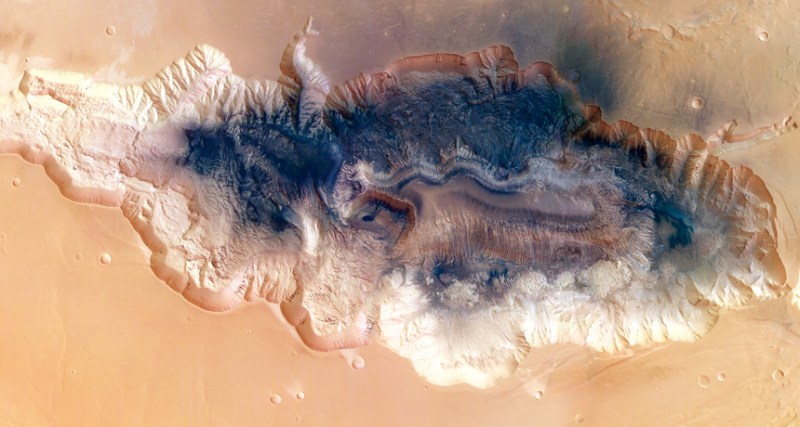 A grander canyon on Mars