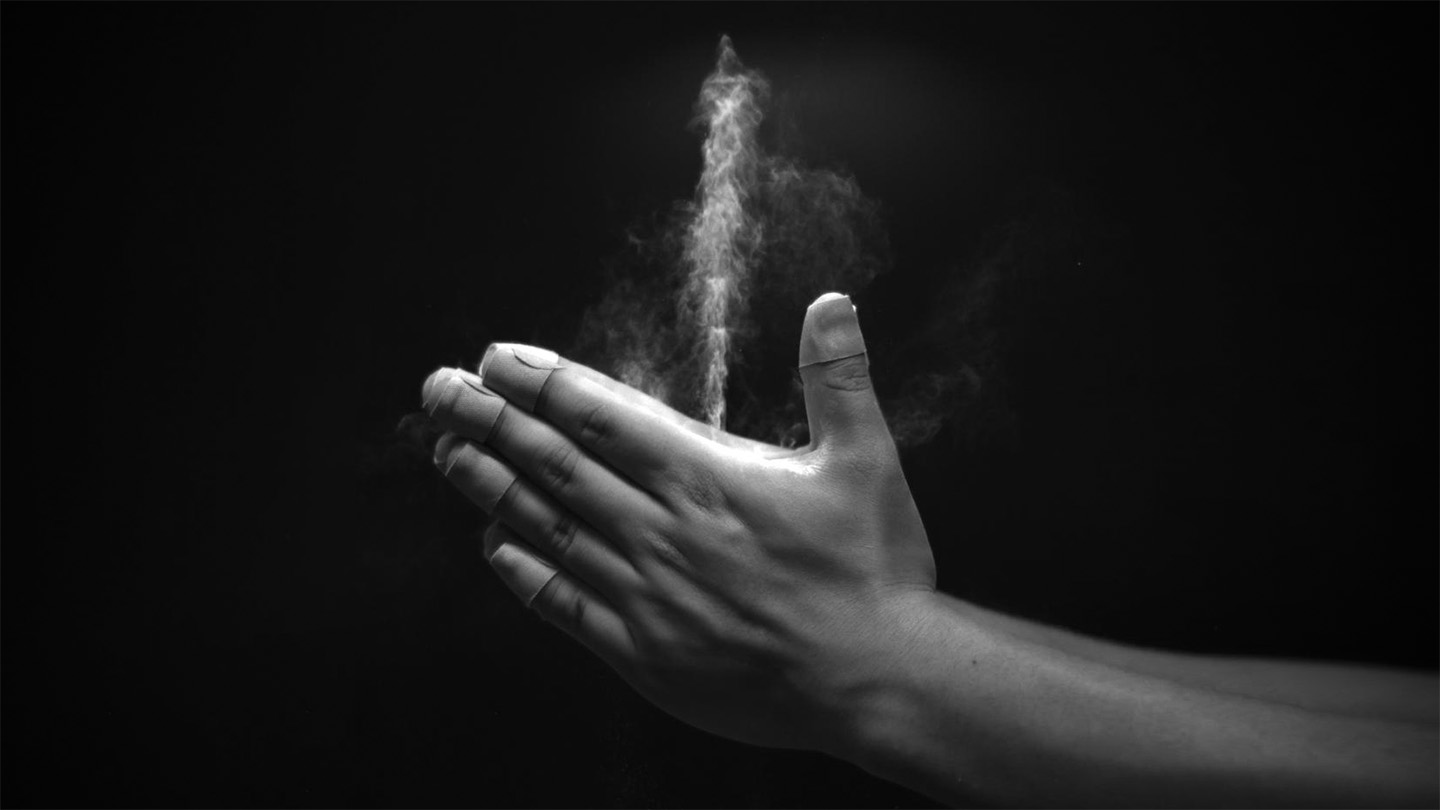 The sound of clapping, explained by physics