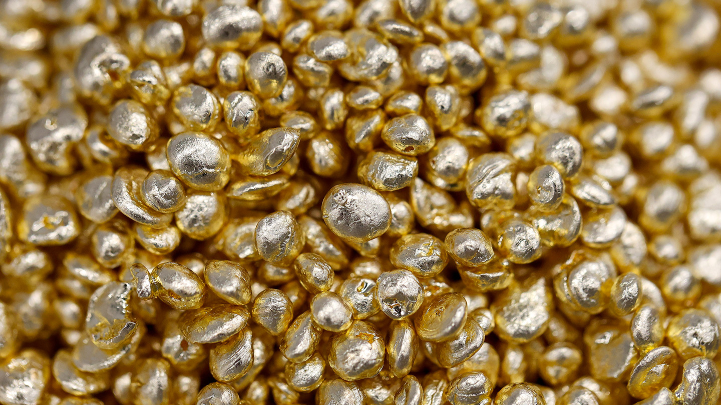 Physics explains why gold stays pristine